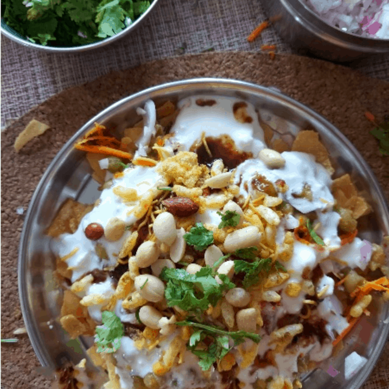 Dahi Matar Chaat~Yoghurt Peas Chaat - Sizzling Tastebuds